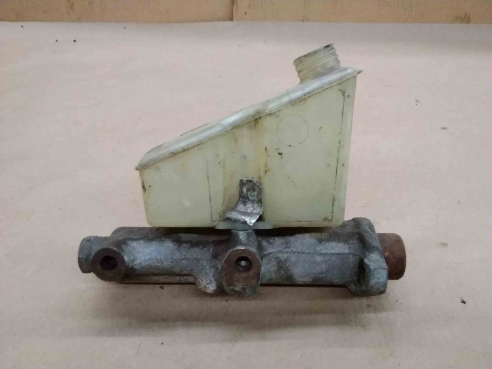Triumph TR7 TR8 Brake Master Cylinder with Reservoir Lockheed AP 3212 ...