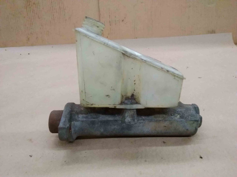 Triumph TR7 TR8 Brake Master Cylinder with Reservoir Lockheed AP 3212 ...