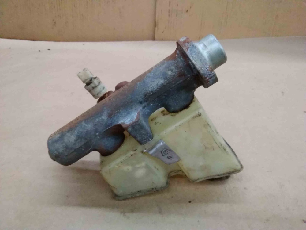 Triumph TR7 TR8 Brake Master Cylinder with Reservoir Lockheed AP 3212 ...