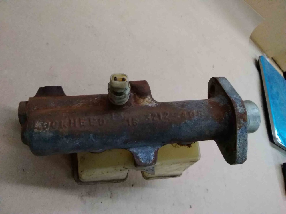 Triumph TR7 TR8 Brake Master Cylinder with Reservoir Lockheed AP 3212 ...