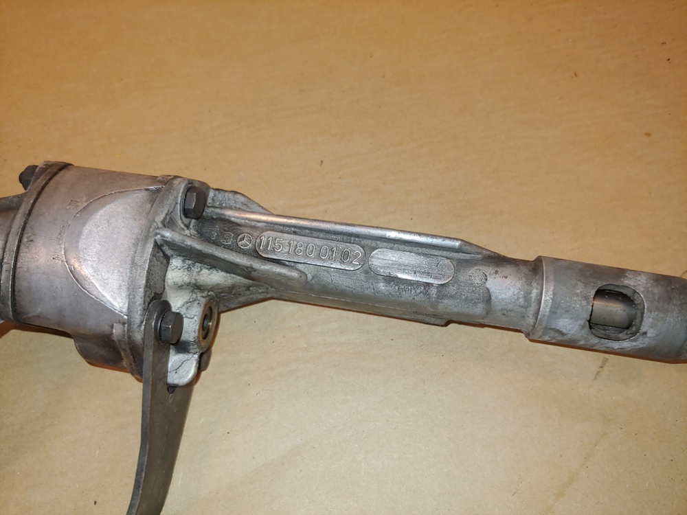 Mercedes Benz W115 W123 240 Original Oil Pump 1151800102 OEM - For Sale ...
