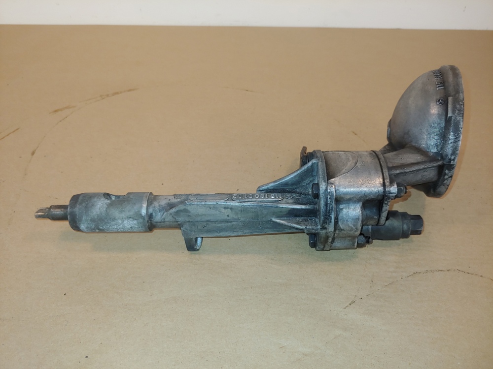 Mercedes Benz W115 W123 240 Original Oil Pump 1151800102 OEM - For Sale ...