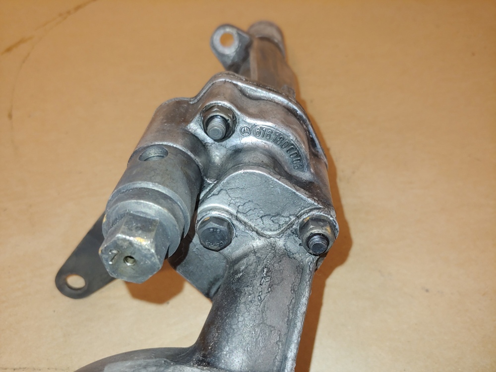 Mercedes Benz W115 W123 240 Original Oil Pump 1151800102 OEM - For Sale ...