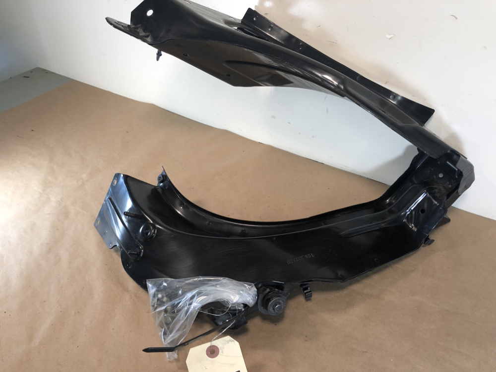 Mercedes-Benz ML350 05-09 LH Driver Side Headlight Support Housing ...