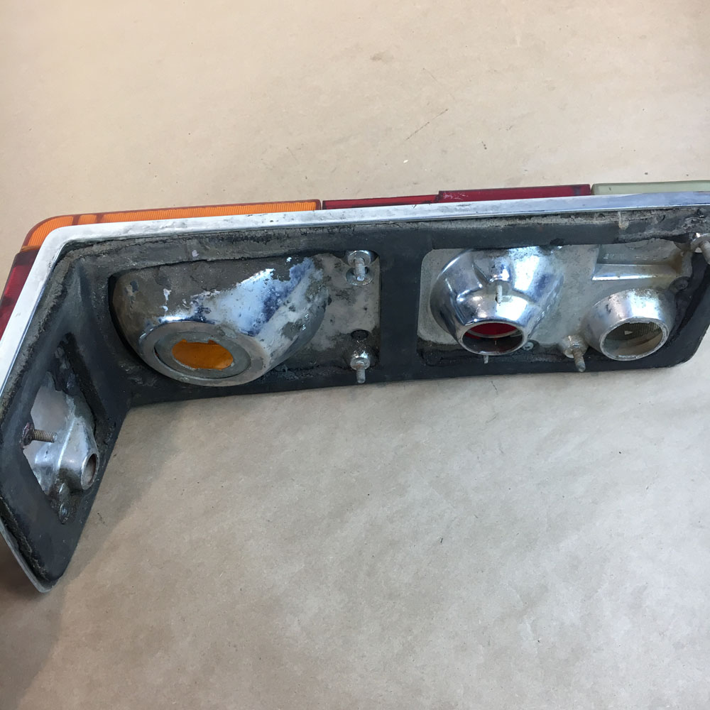 OEM Triumph TR6 LUCAS Rear Light Assembly Lamp Lens 54579489 L832 RH ...