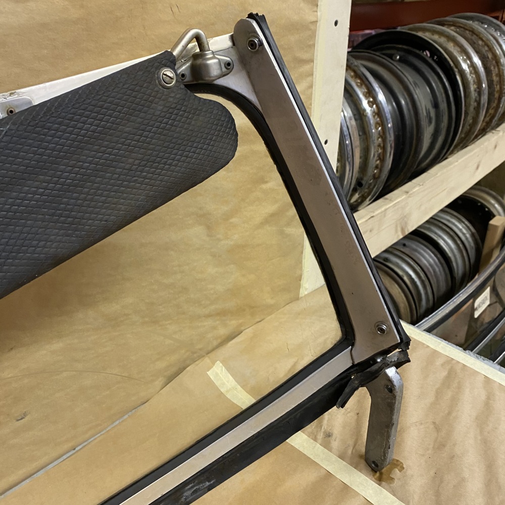 Original 1962-1969 MG MGB Roadster Front Windscreen Windshield Frame w ...