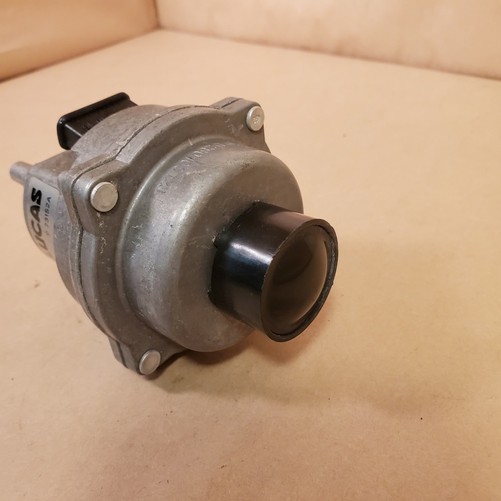 Jaguar XJS V12 1976 Lucas 73152A Bosch 0280100123 Fuel Injection ...