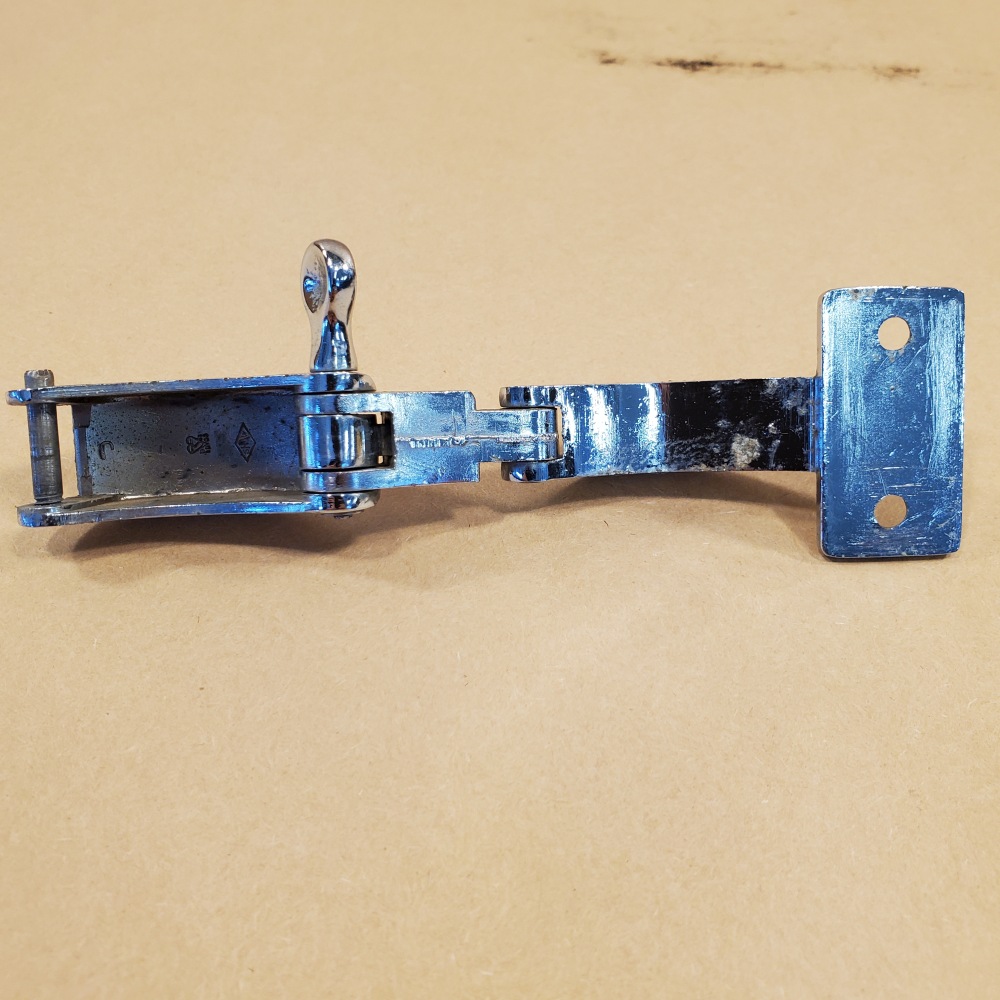 Jaguar XKE E-Type Passenger RH Right Quarter Light Window Hinge Catch ...