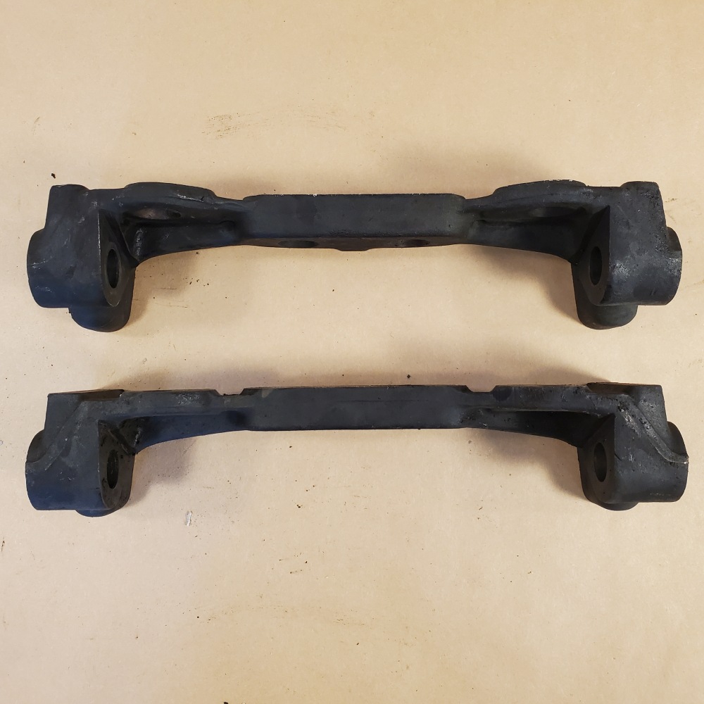 Pair of Jaguar XKE E-Type 4.2 IRS Rear Differential Pumpkin Mounts ...