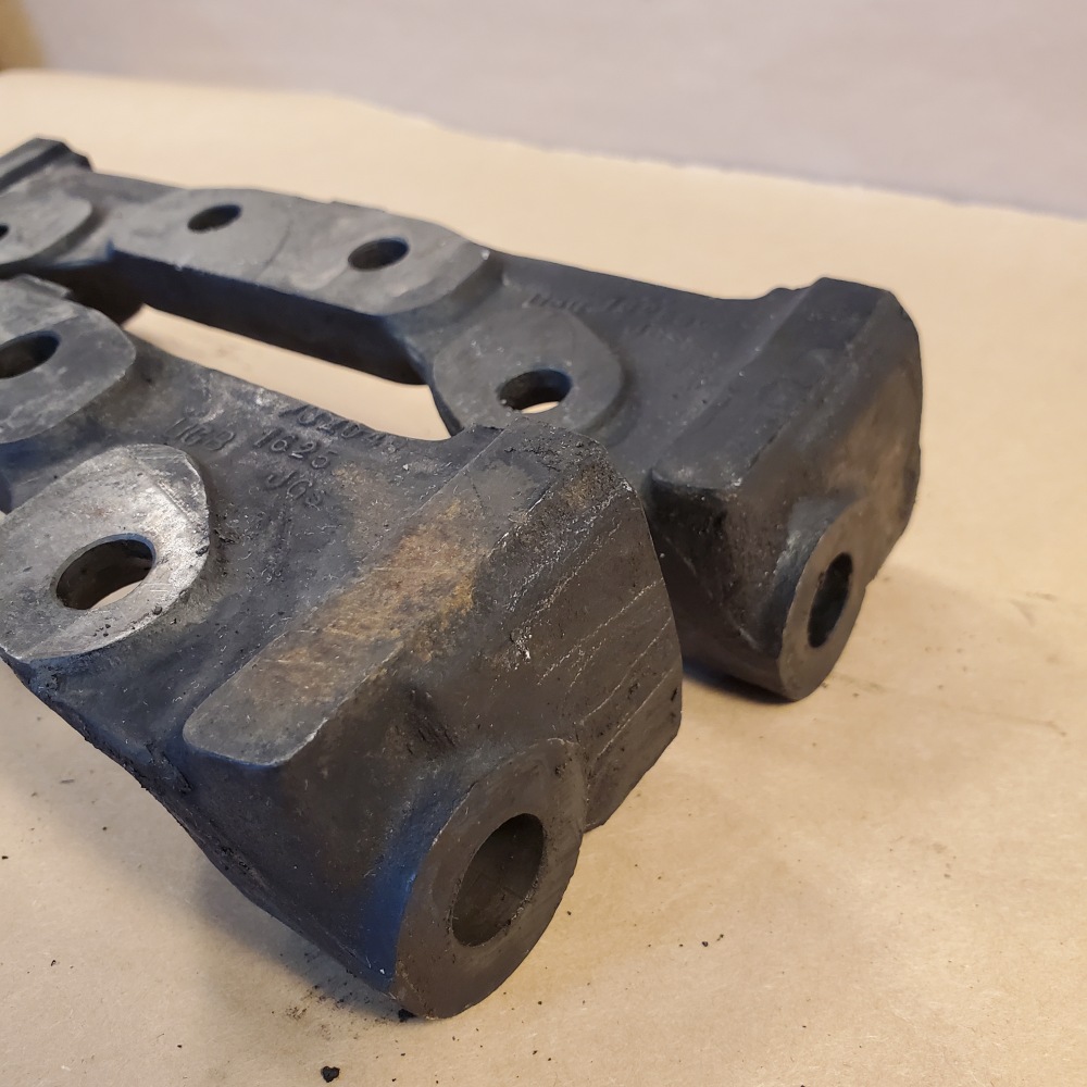 Pair of Jaguar XKE E-Type 4.2 IRS Rear Differential Pumpkin Mounts ...