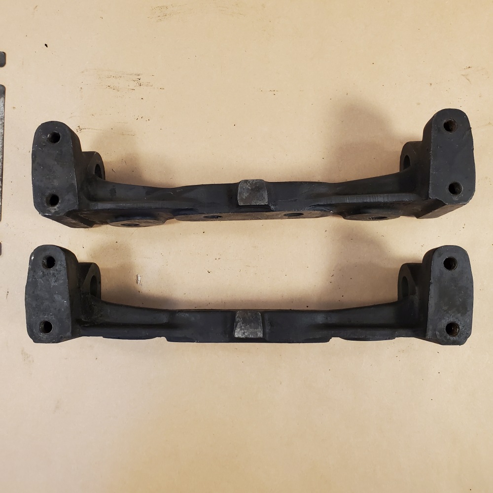 Pair of Jaguar XKE E-Type 4.2 IRS Rear Differential Pumpkin Mounts ...