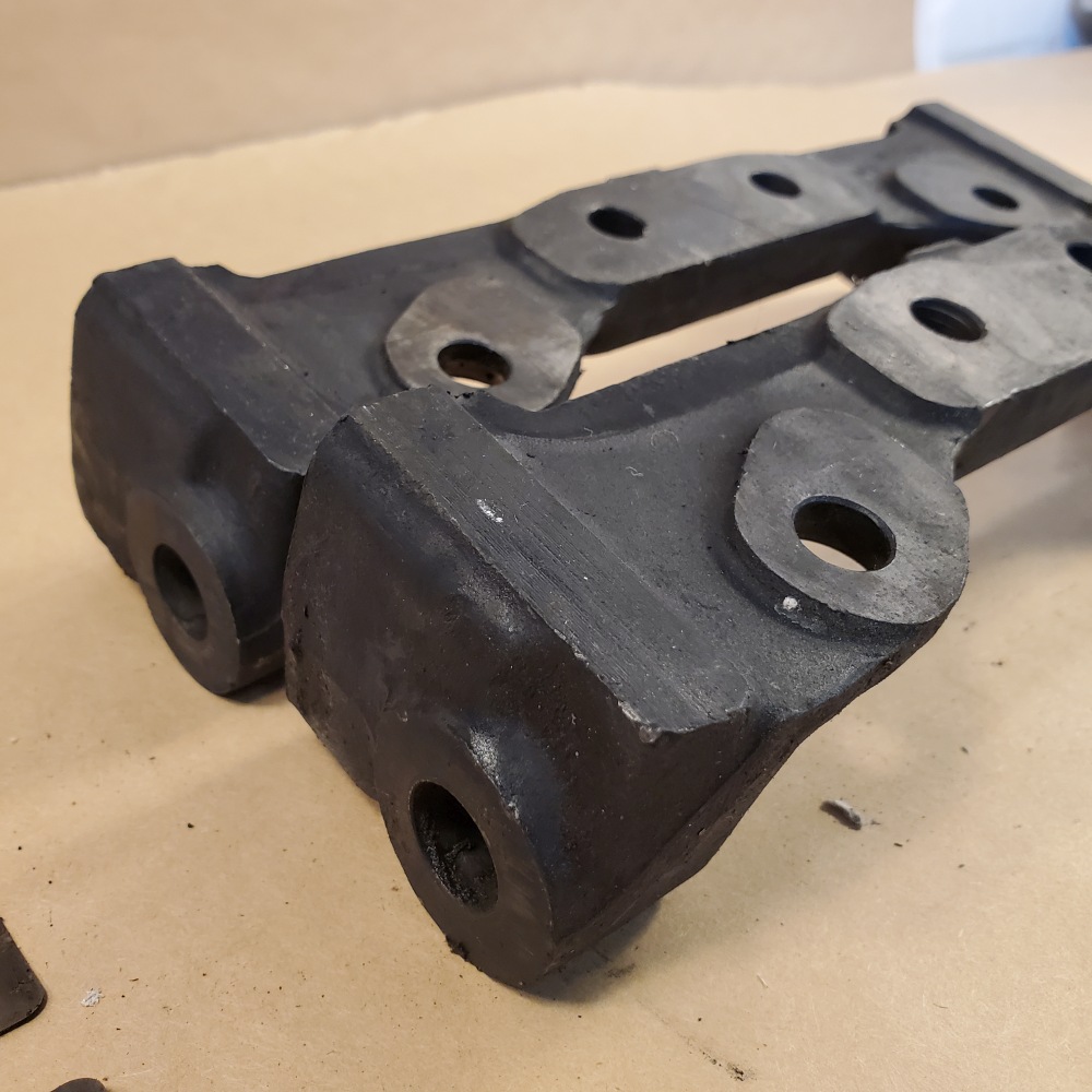 Pair of Jaguar XKE E-Type 4.2 IRS Rear Differential Pumpkin Mounts ...