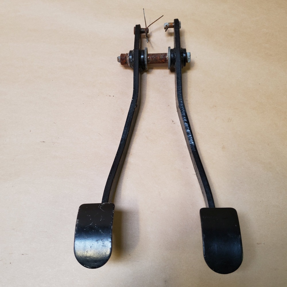 MGB MGB GT Brake and Clutch Pedal Arms for LHD Manual Models AHH6154 ...
