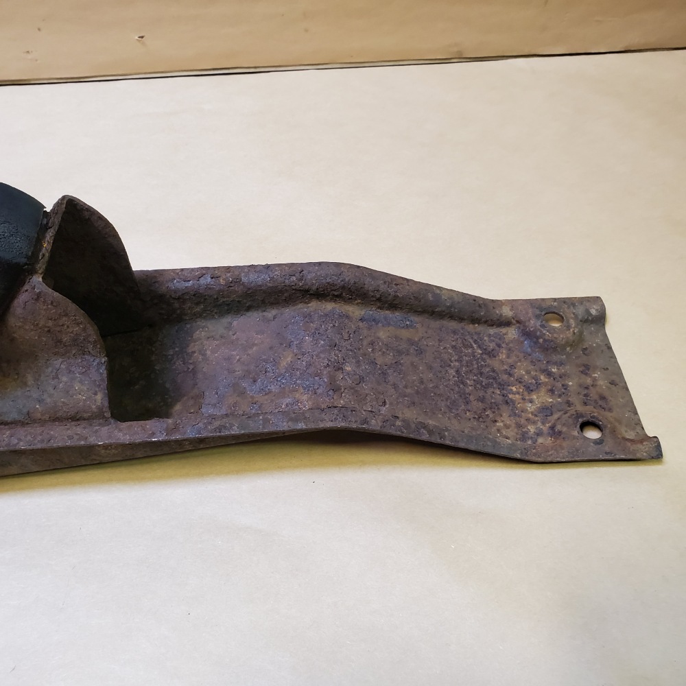 MGB MGBGT Transmission Cross Member Mounting Bracket W/Out Rear Engine ...