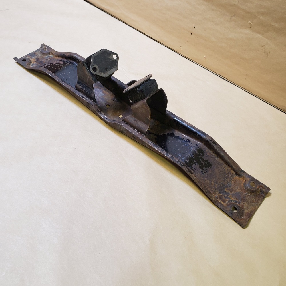 MGB MGBGT Transmission Cross Member Mounting Bracket W/Out Rear Engine ...